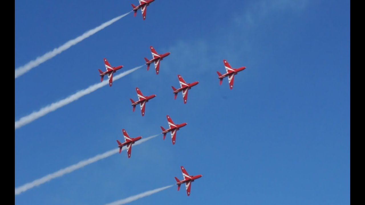 The Red Arrows - Air Waves Airshow, Portrush, 2014 - Royal Air Force ...