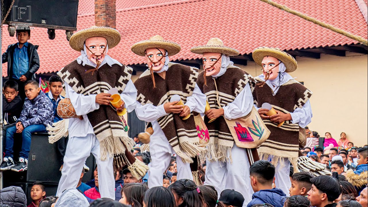 Que bonitas Danzas en CAPACUARO - Aqui se nace con el Guarache ya ...