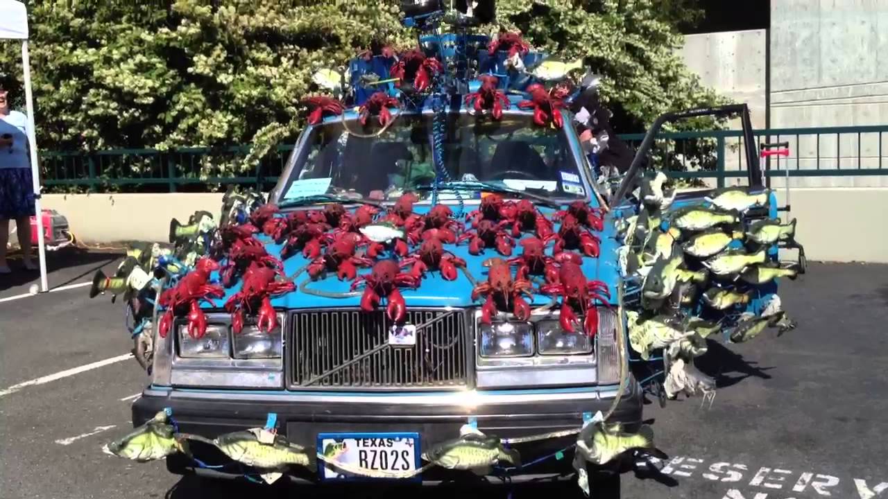 Art car with singing fish and lobster - YouTube