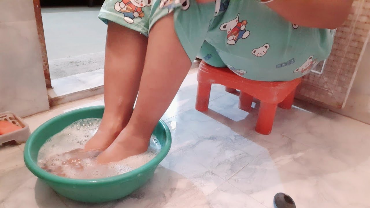 Feet pedicure (pampering)🦶आज घर का काम करते करते पैरों मे बहुत दर्द हुआ ...
