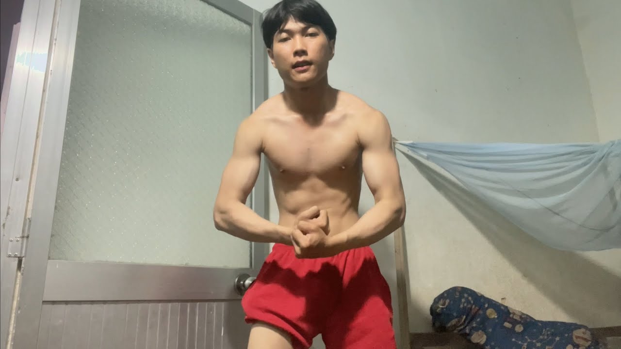 ian duckett bodybuilder , tôi siết cơ trước máy quay iphone - YouTube