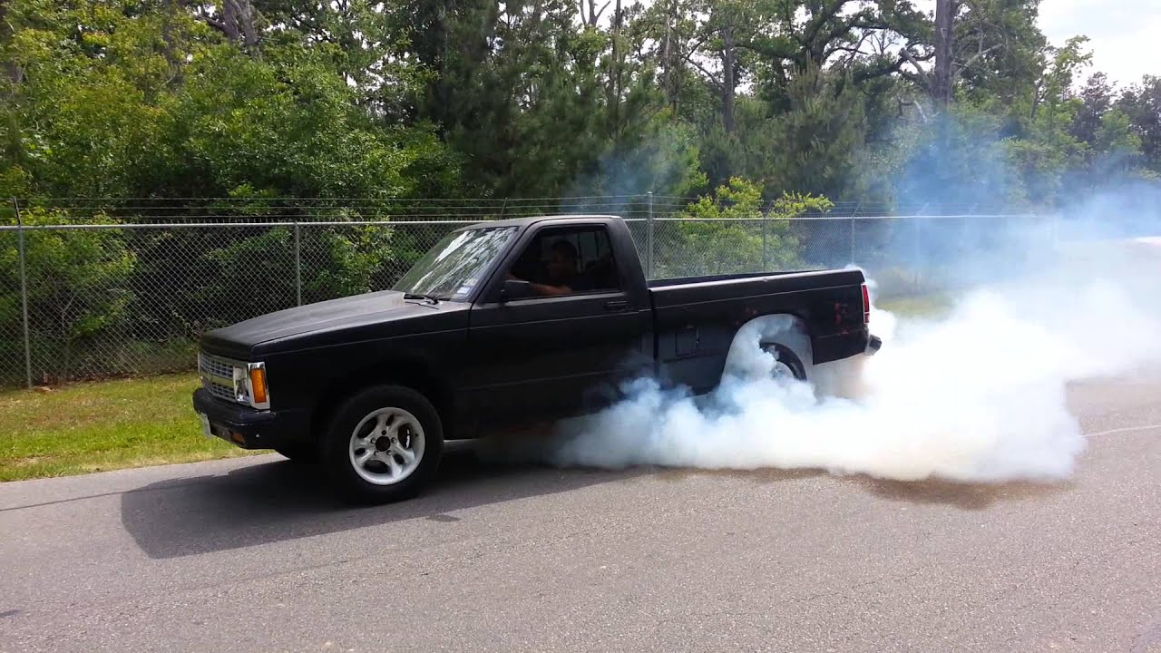 V8 s10 burnout - YouTube