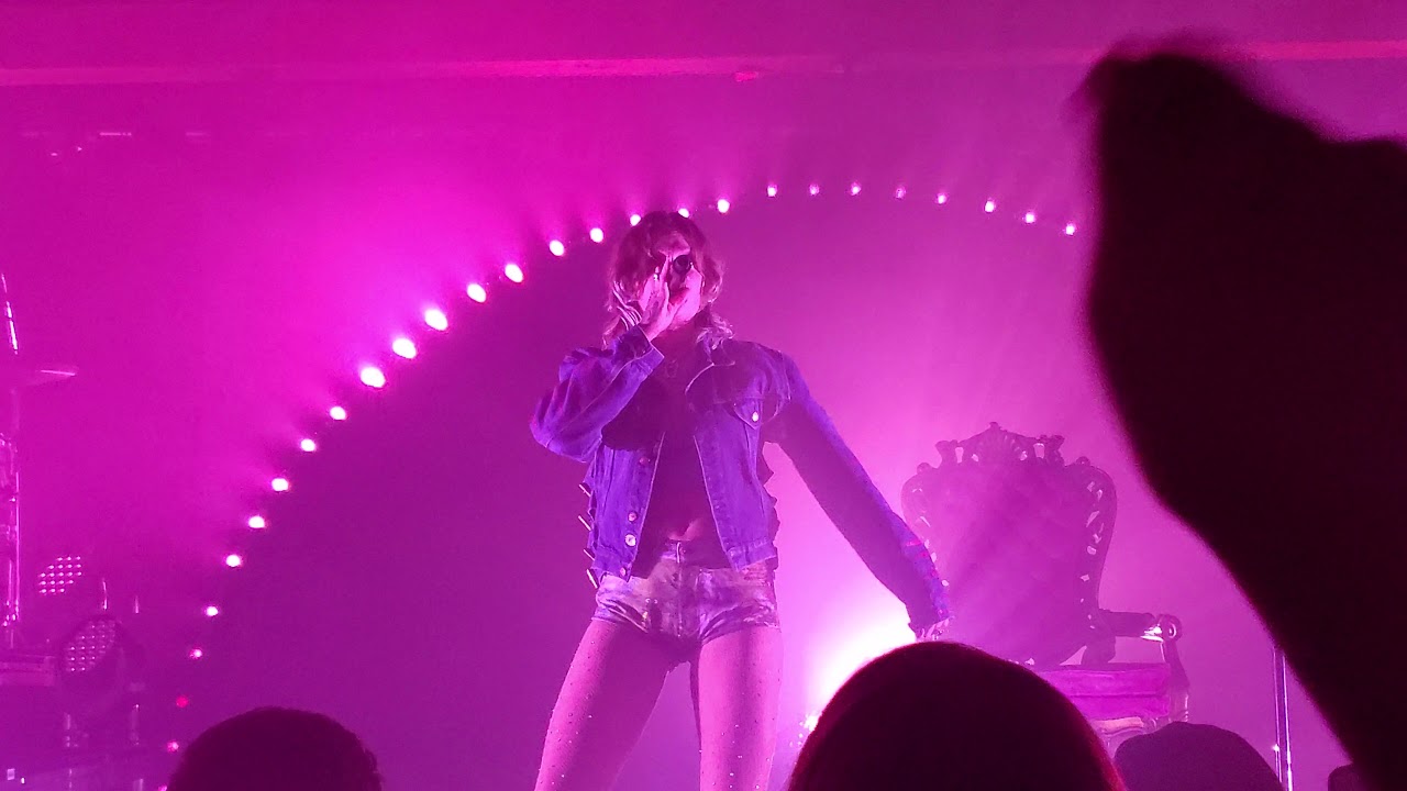Tove Lo Sunshine kitty tour - Seattle 🎶 Glad He's Gone - YouTube