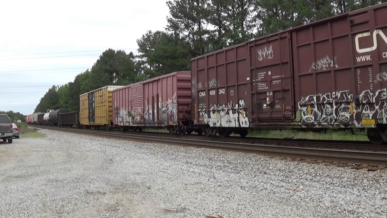 CSX 5465 (GE ES40DC) leads collosal CSXT Q401 - YouTube
