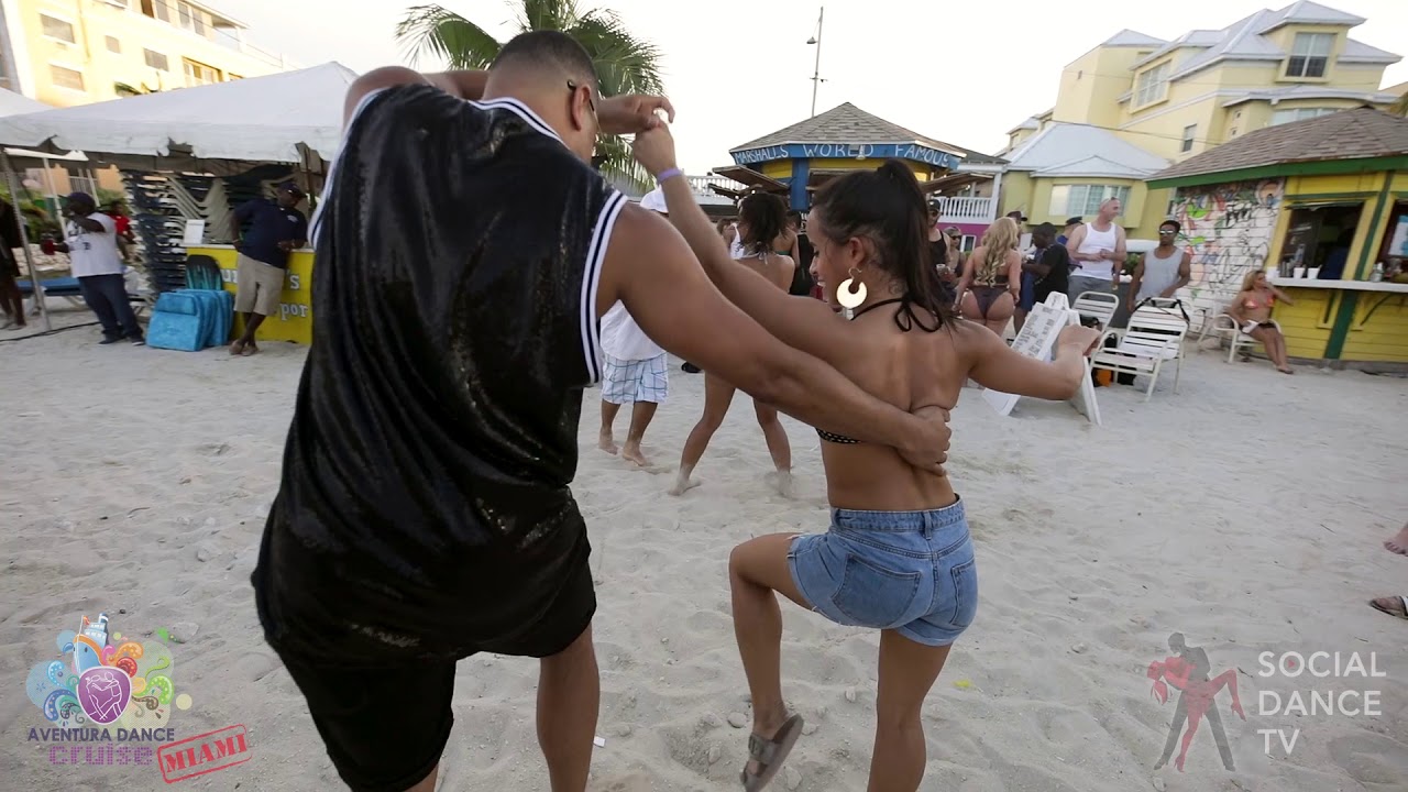 Fausto Felix & Melany Mercedes - Salsa Social Dancing | Aventura Dance Cruise - Miami 2018 - YouTube