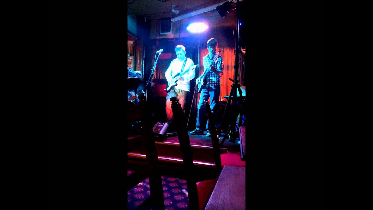 Dire Straits - Sultans of swing cover Live (Phil Lewis and Rory Willis ...