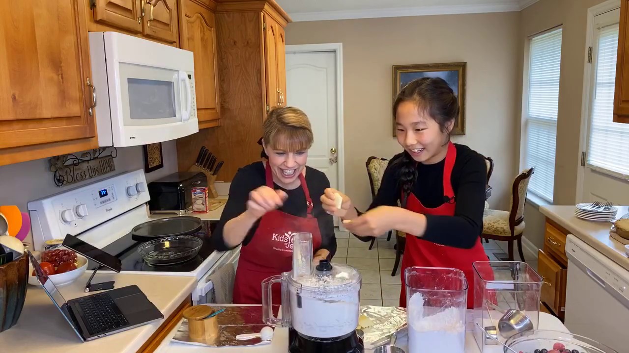 11 - Bluebarb Crumb Pie - Cooking with Miss Brenda - YouTube