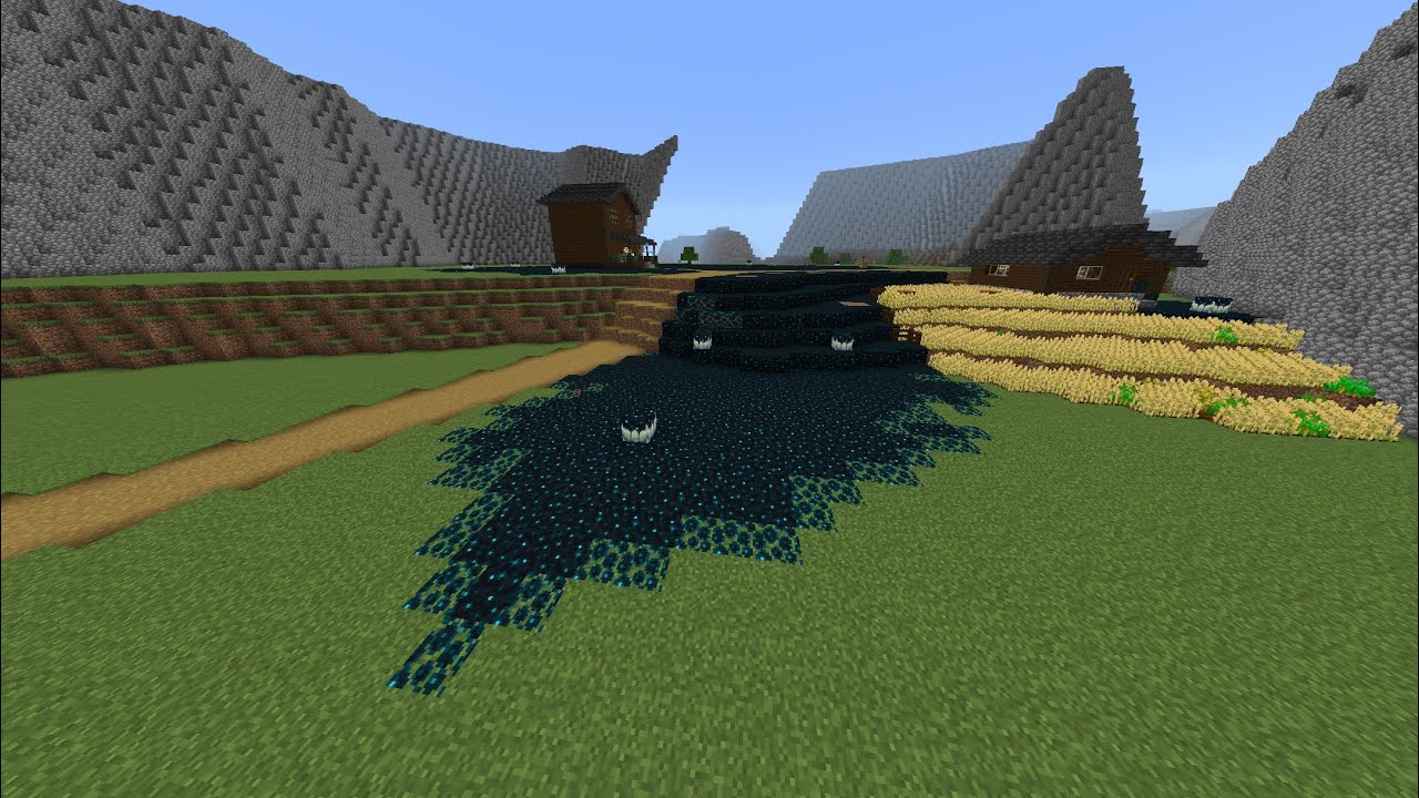 Continuing to spread the sculk in my haunted house biome in my survival ...