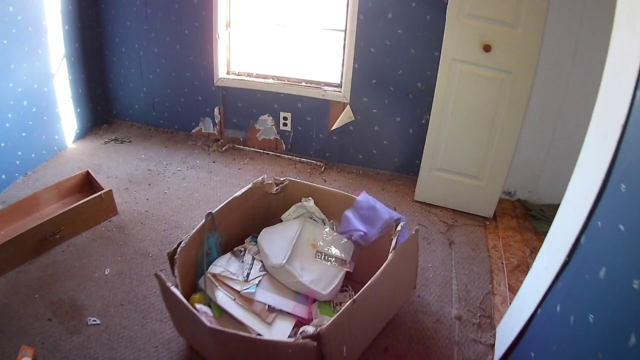 Abandoned House Everything Left Behind - YouTube