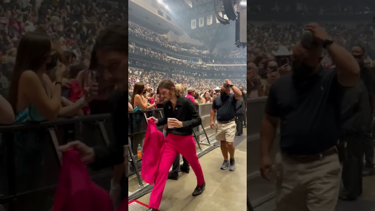 Ny Oh, Sarah Jones, Mitch Rowland leaving stage after Dallas tx show ...