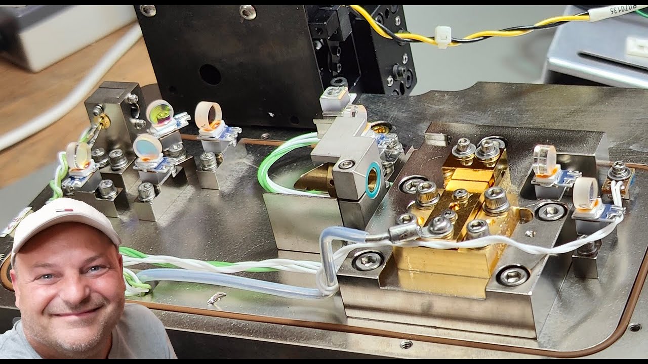 Alcon Medical Surgery IR diode pumped KTP Laser Green teardown - YouTube