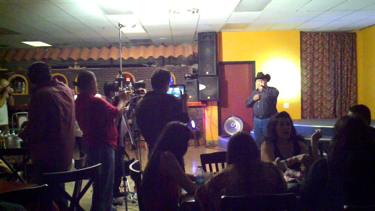 JAVIER SOLIS canta "VOLVER VOLVER" de Chente. - YouTube