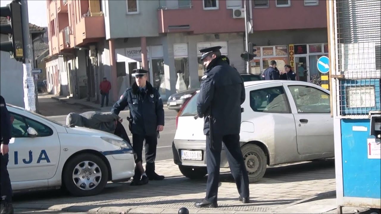 13.02.2015 - Hapsenje kod Uspenske crkve - Novi Sad - 021.rs - YouTube