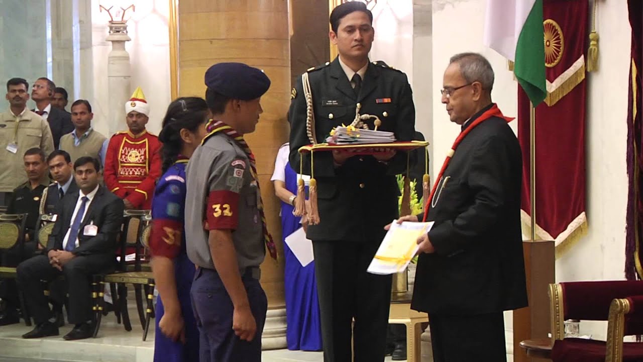 President Mukherjee presents Scouts and Guides Awards - YouTube
