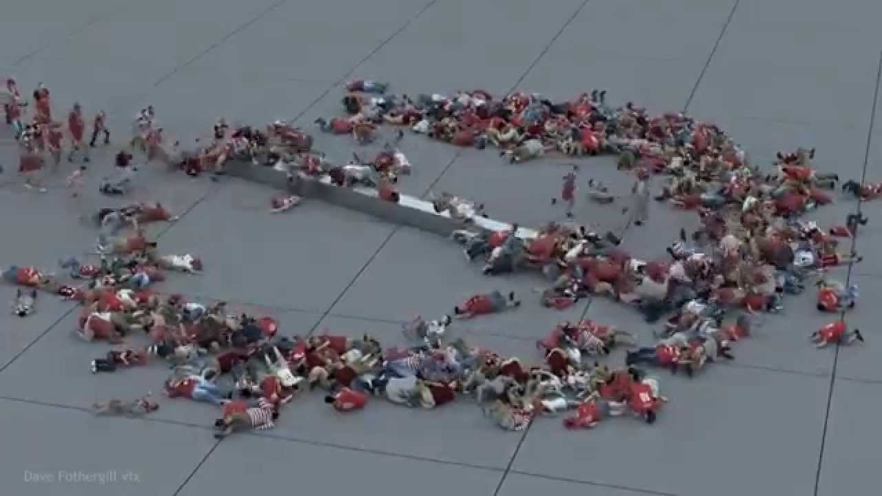 The running crowd - YouTube