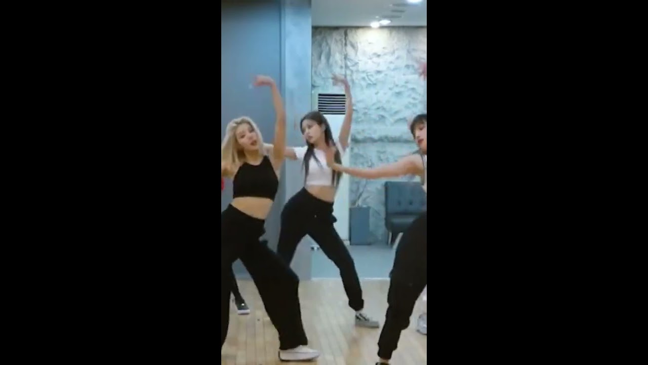 IZONE - Panorama (Dance Practice Hyewon Focus) MIRRORED - YouTube