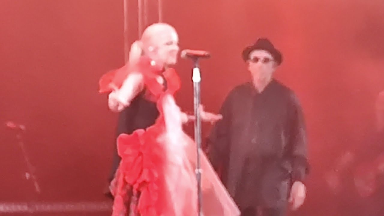 GARBAGE I Think I'm Paranoid #garbage - YouTube