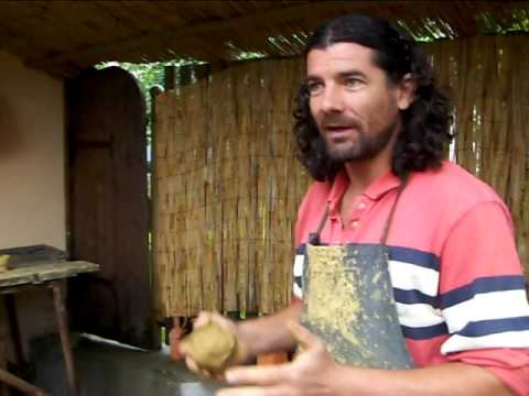 Plamadirea lutului 1 / olar Daniel LES / Baia Sprie / Maramures - YouTube
