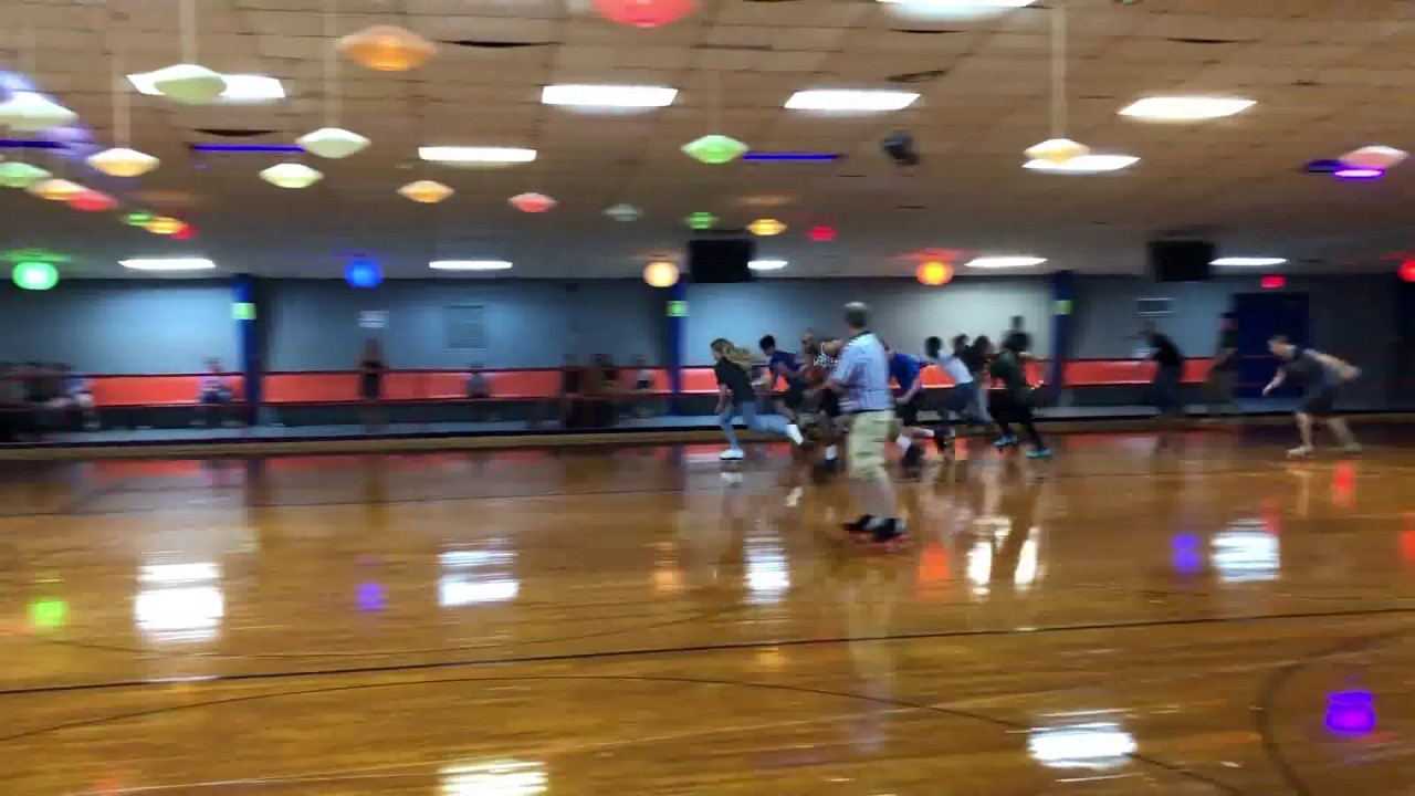 ROLLER SKATING RACE (incredible) - YouTube