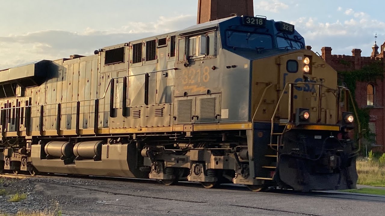 CSX 3218 Leads A Long M693 In Augusta, GA With An Awesome Crew - YouTube
