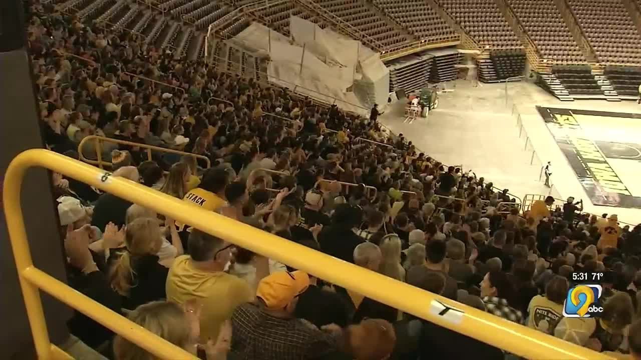 Iowa fans pack Carver-Hawkeye for NCAA championship watch party - YouTube