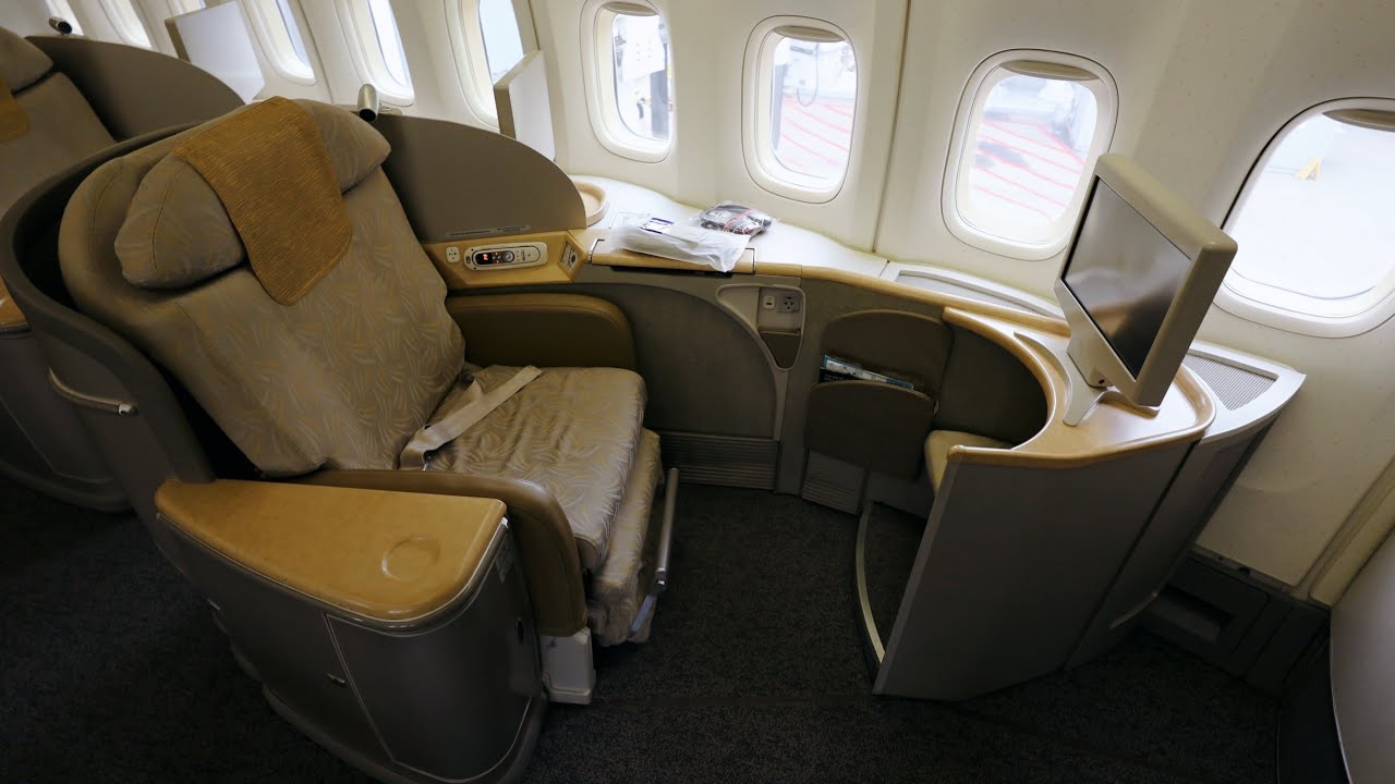 Asiana Airlines B747-400 FIRST CLASS (sold as Business) + SilverKris ...