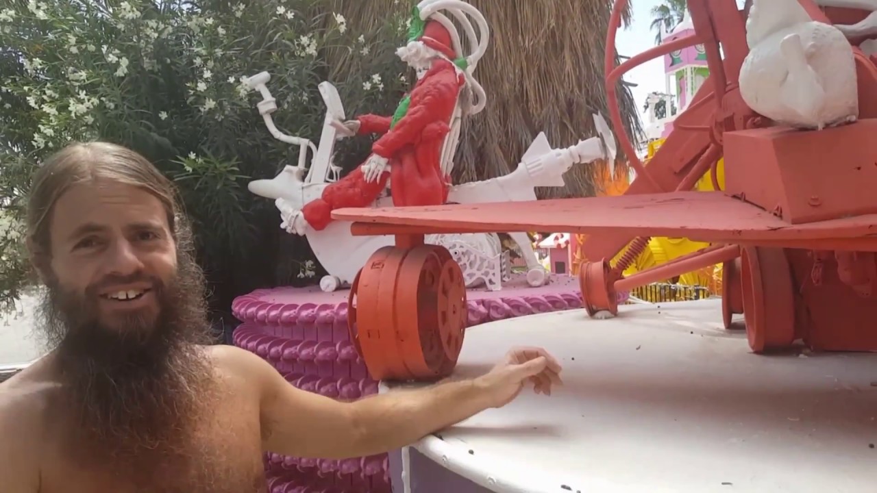 MIND-BLOWING ROBOLIGHTS Roadside Attraction Art | Palm Springs - YouTube