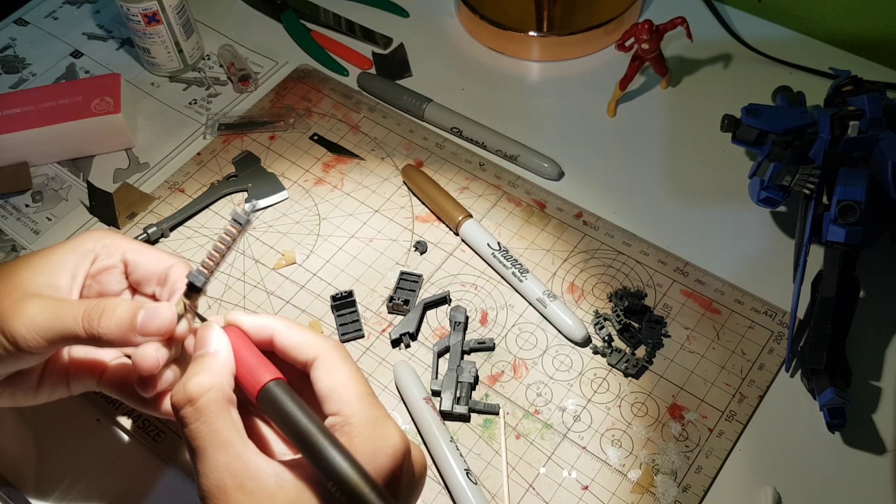 Gunpla Building (Battle Damage) - YouTube