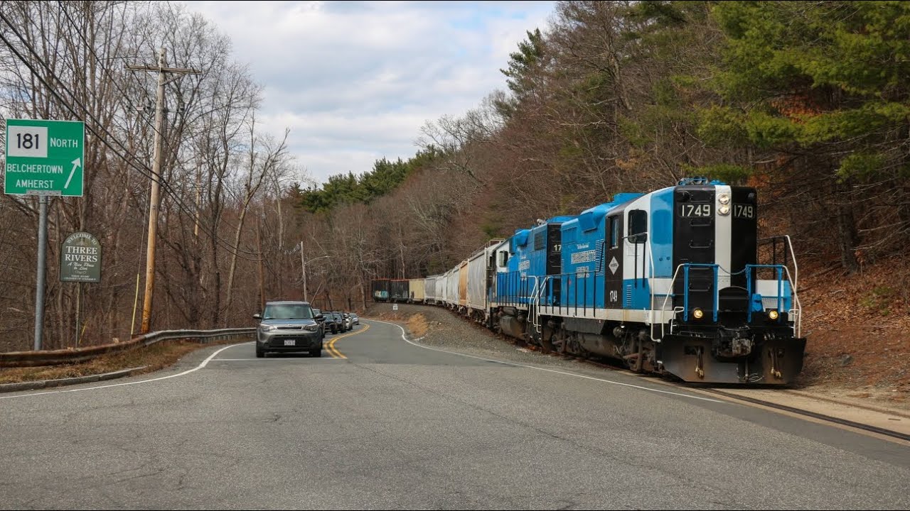 MCER PA-2 passing main street with MCER 1749 leading and a nice horn ...