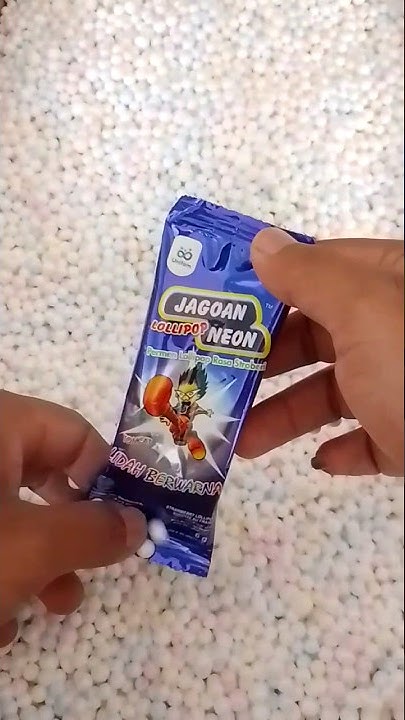 mencari dan menemukan jajanan permen jagoan neon biru didalam streofom #huntingjajan #jajanan ...