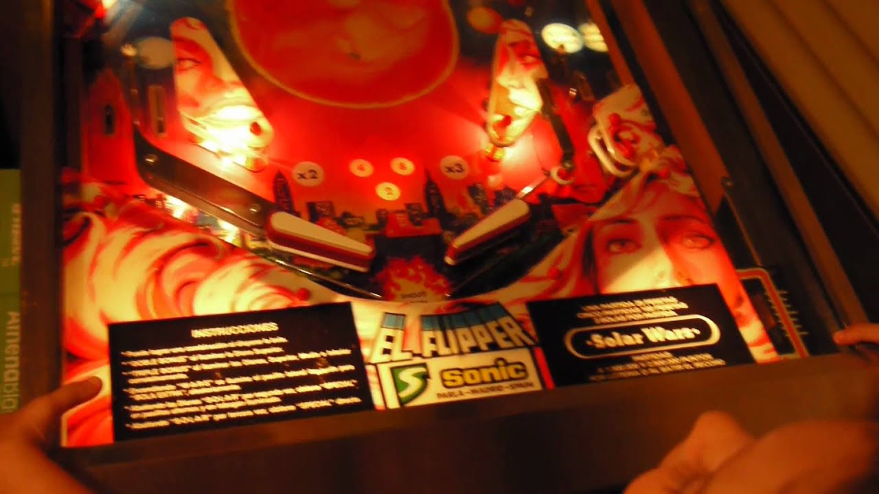 SOLAR WARS pinball played by 2-years old children (SONIC of Spain, 1986 ...