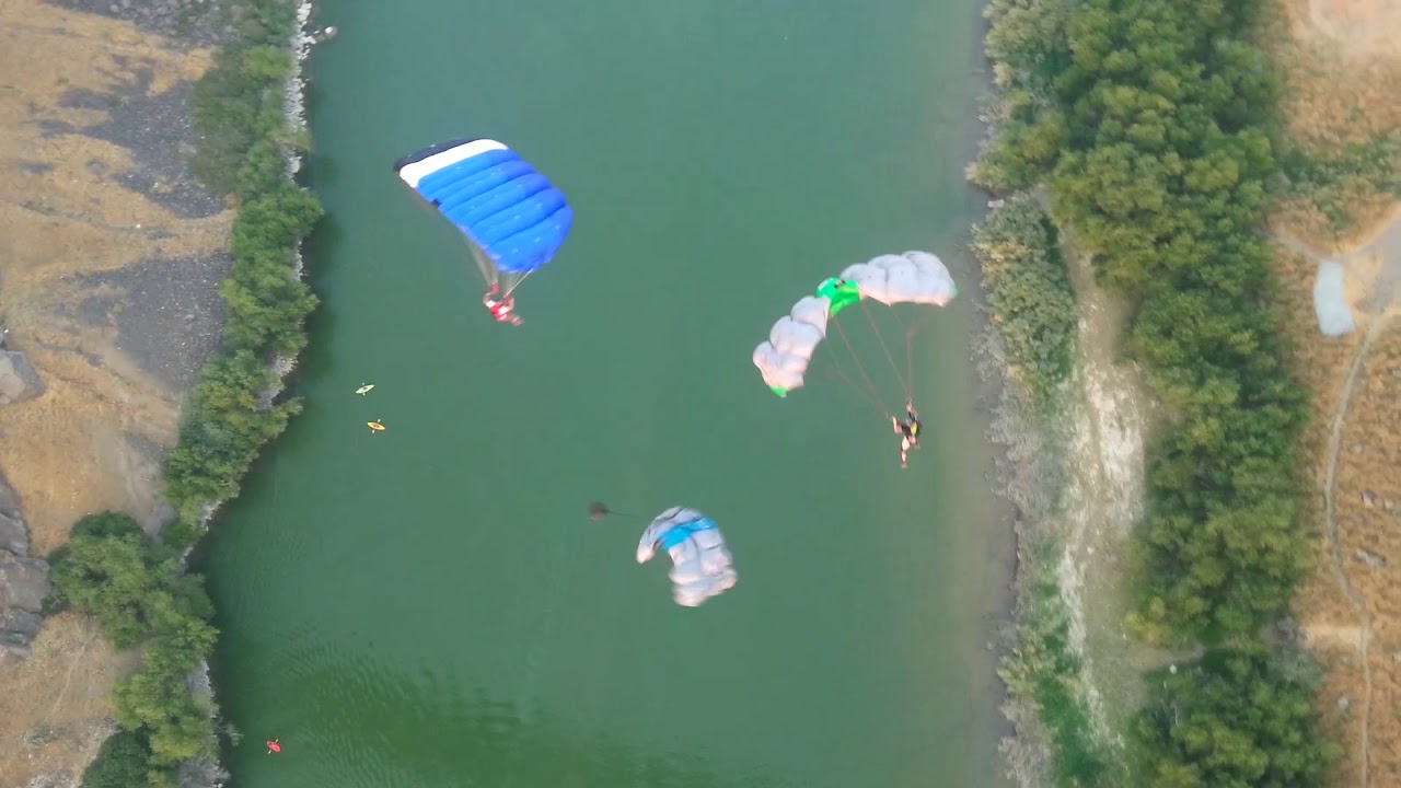 Sky-Frogs Base jumping off Perrine Bridge - YouTube