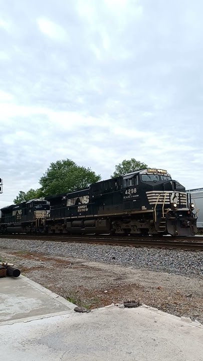 Massively Aggressive & Super LOUD Horn Norfolk Southern #4298 Videos Pictures & Frames @rider22 ...