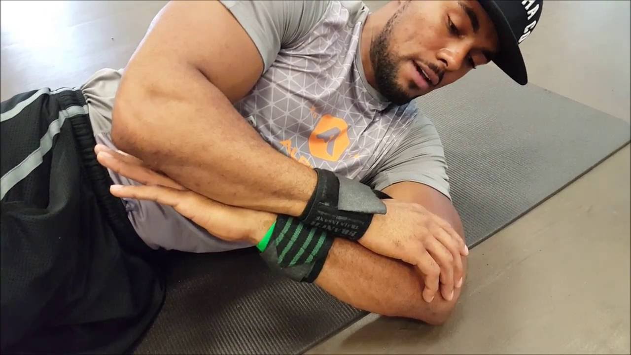 HOW TO STRETCH ROTATOR CUFF & SHOULDER CAPS - YouTube