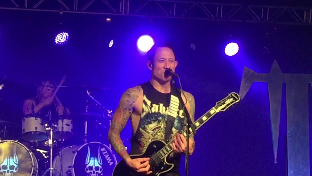 Trivium "Strife" live - YouTube
