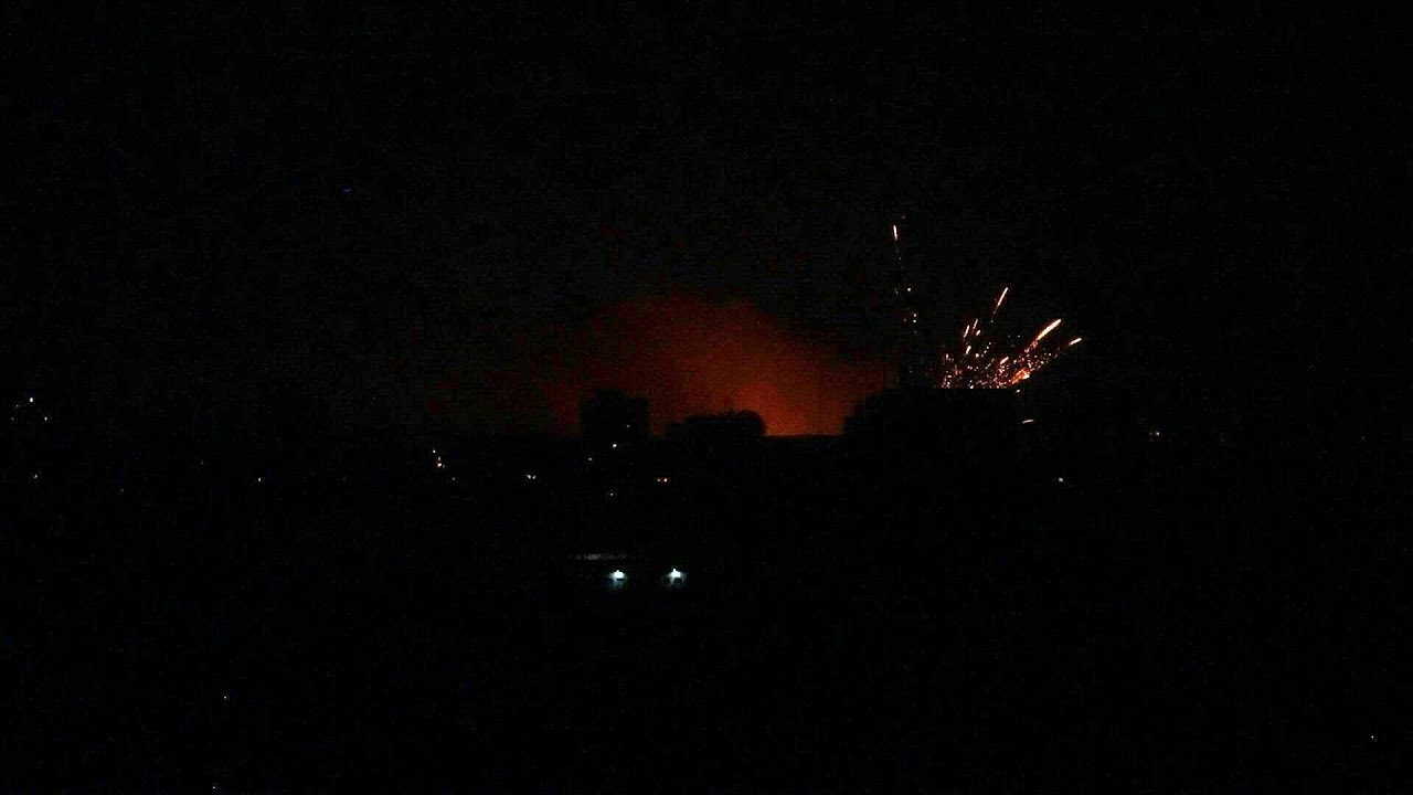Ukraine: shelling lights up night sky east of Kharkiv | AFP - YouTube
