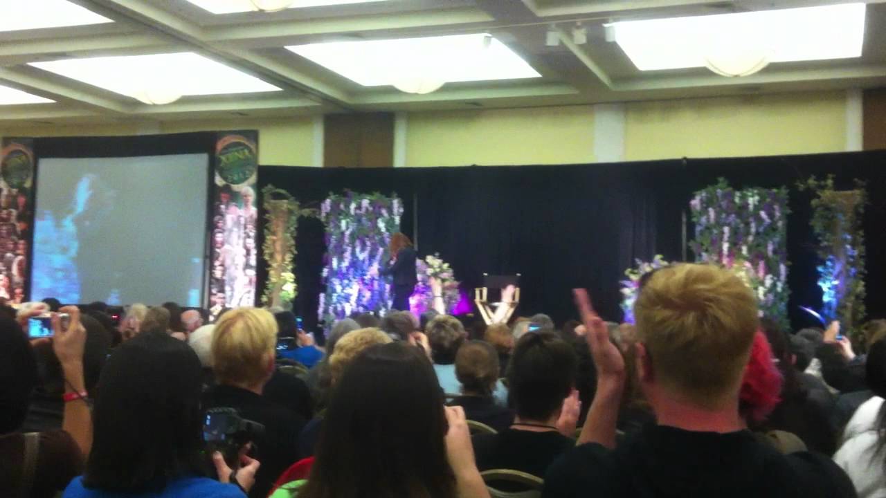 Lucy Lawless - Xena War Cry - Xena Convention 2012 Jan 29 - Burbank, CA ...