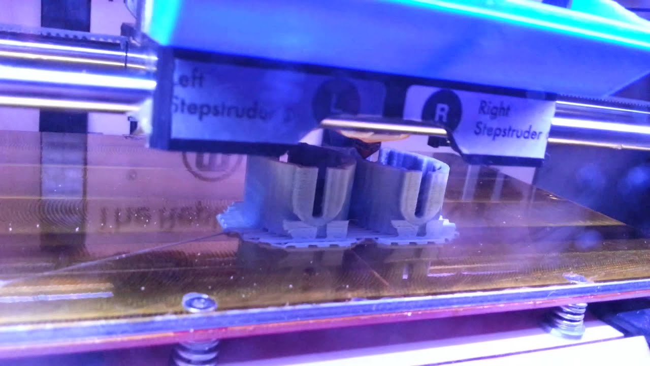 Makerbot replicator 1. Sailfish 6.2 speed 120/200 - YouTube