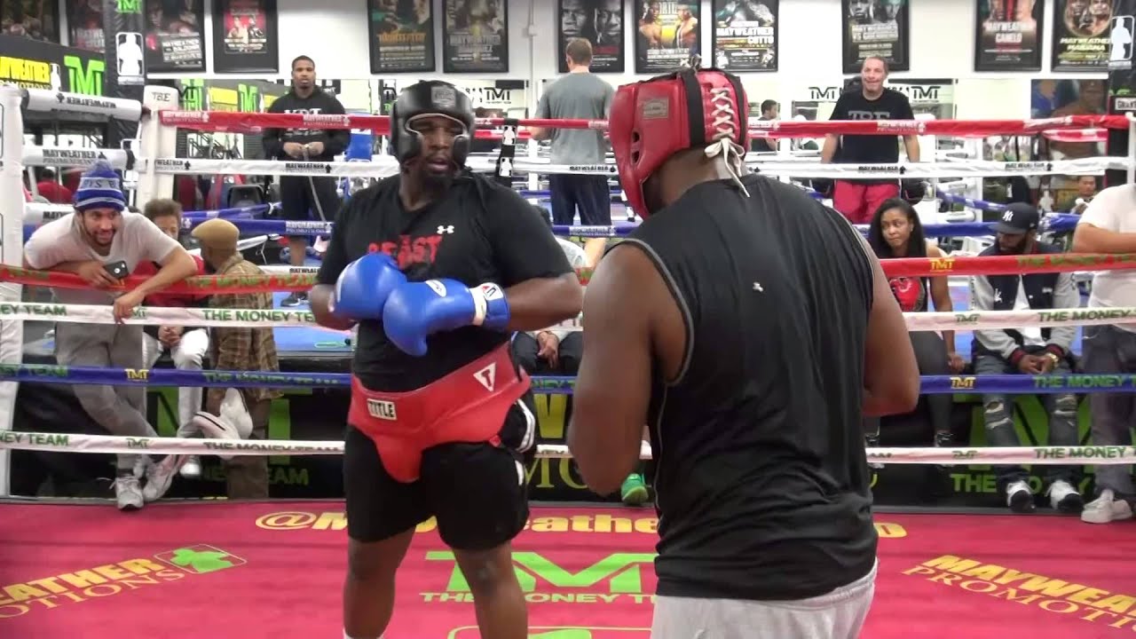 Heavyweights slug it out in the Mayweather Boxing Club- AKA "The Dog ...
