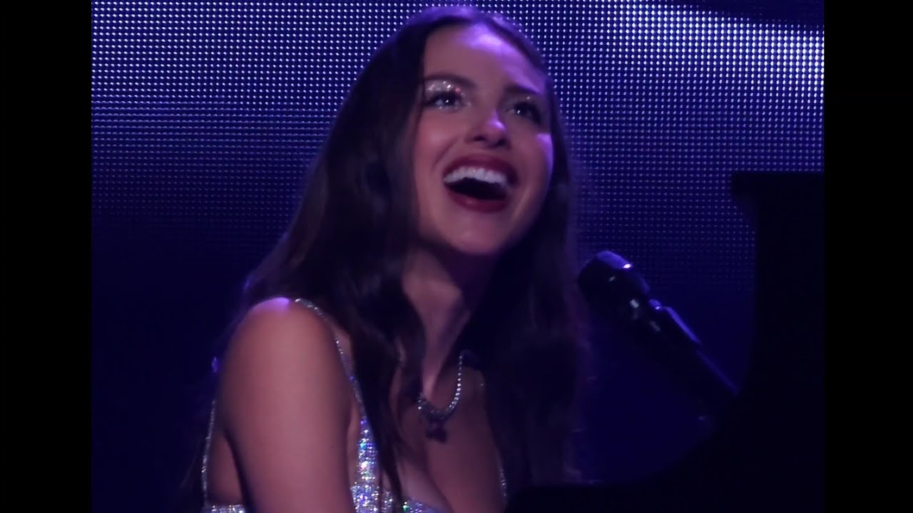올리비아 로드리고 - drivers license - Olivia Rodrigo GUTS World Tour Live in Seoul, Korea - YouTube