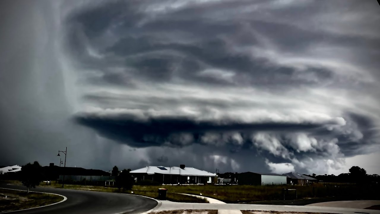 Huge Storm Cell that hit Tatura went over us. #storm - YouTube