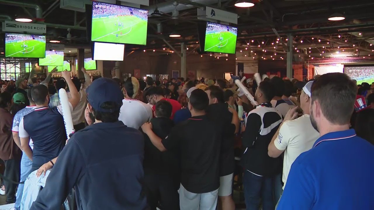 World Cup Watch Party at Pitch 25 in Houston for USA vs England - YouTube