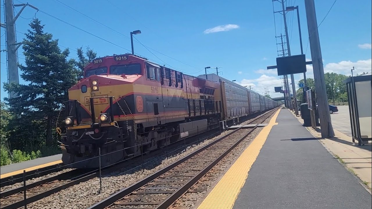 KCS (CPKC) Autorack/Intermodal with #5015 leading through Lake Cook ...