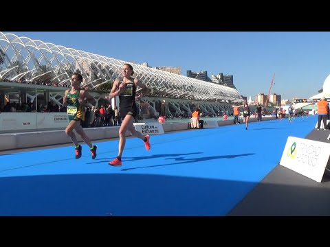 Llegada a meta Maratón Valencia 2015 - YouTube