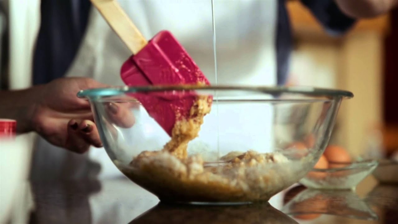 Swapping Sugar in Family Recipes with SPLENDA® SWEET SWAPS - YouTube