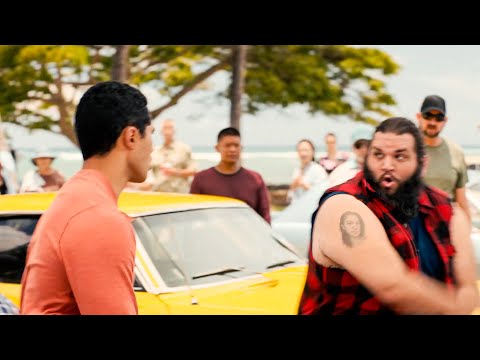 Kai & Boone VS Huge Street Racer - NCIS Hawaii 2x02 - YouTube