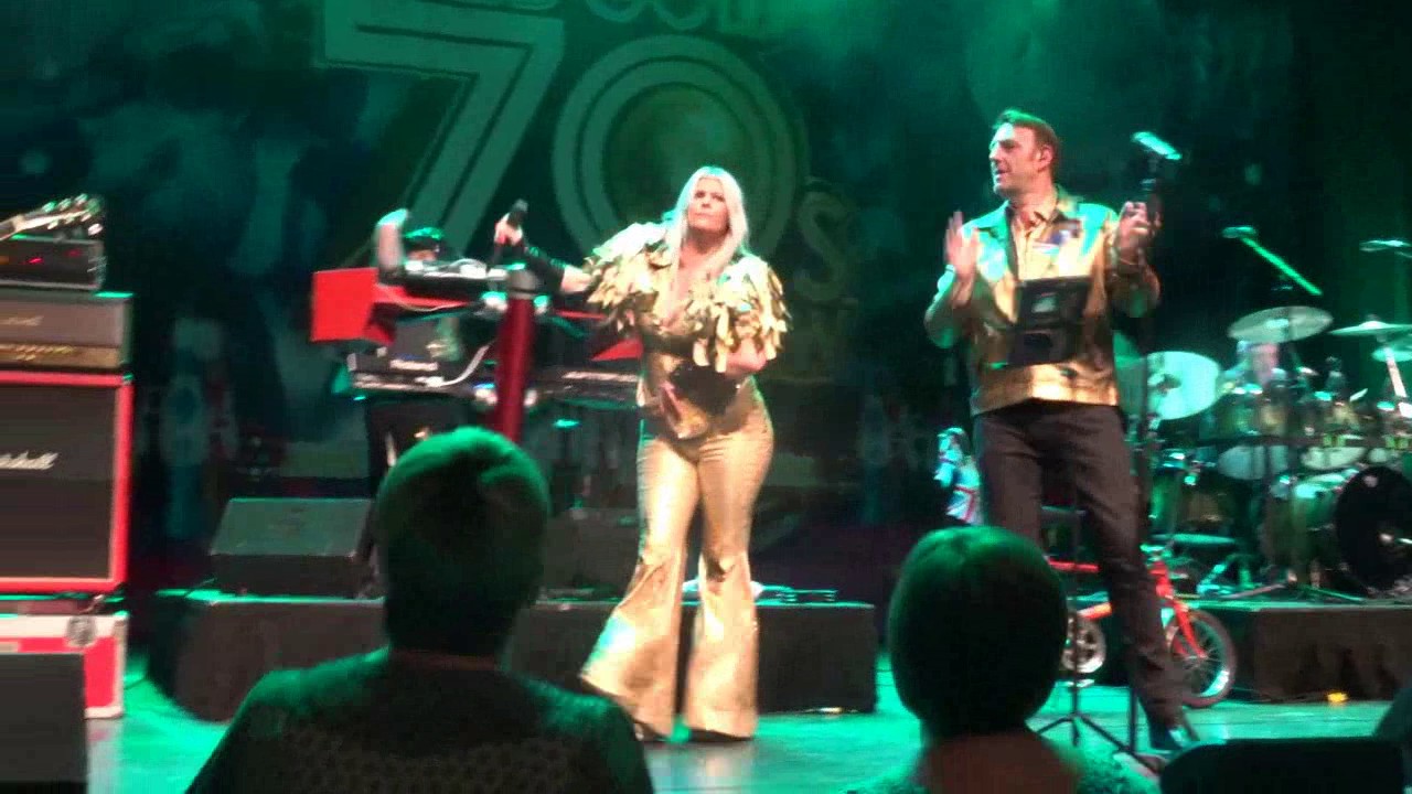 Sandy Solid Gold 70s Show In Perth - YouTube
