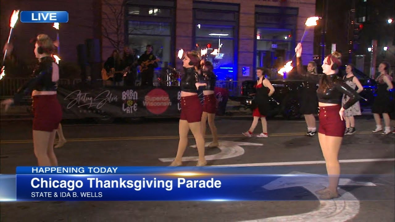 Fire baton twirlers performing at Chicago Thanksgiving Day Parade - YouTube