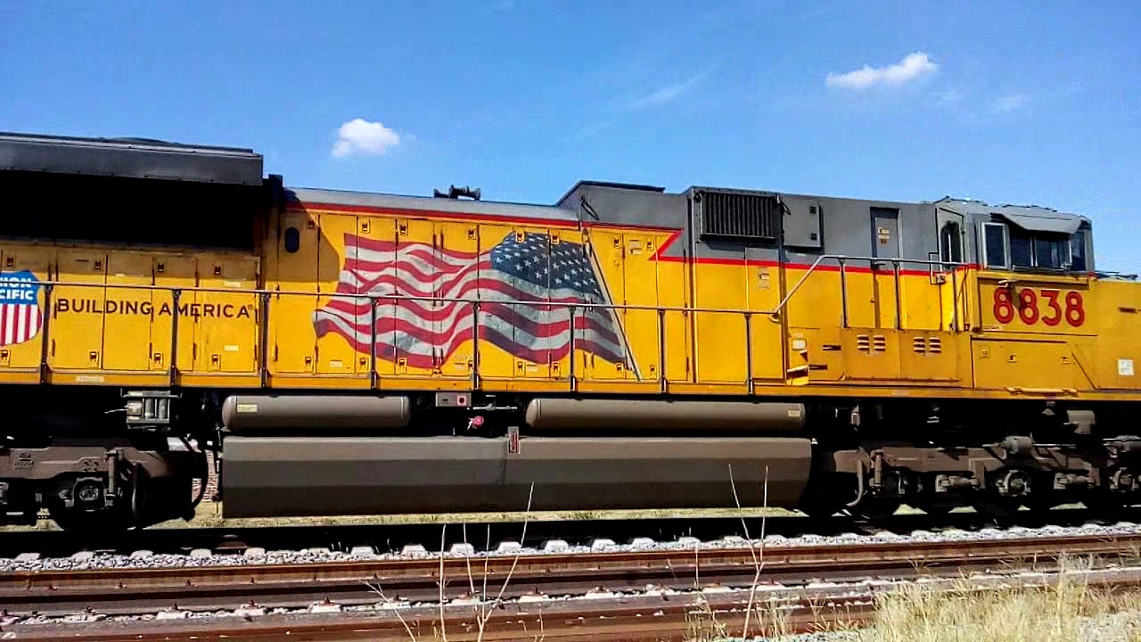 UP 8635 Laed BNSF 7789 // UP ACe, AC44.. Potrero - YouTube