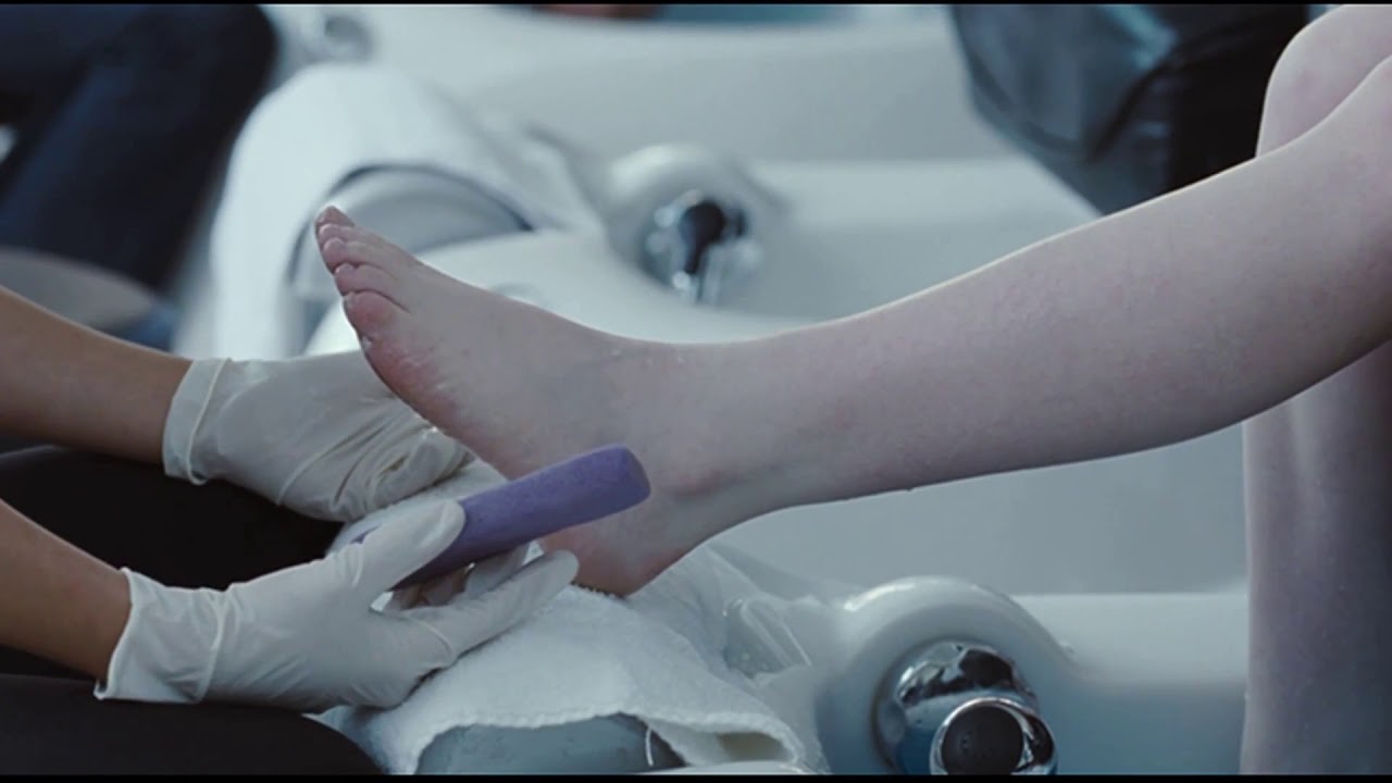 Emily Browning feet - YouTube